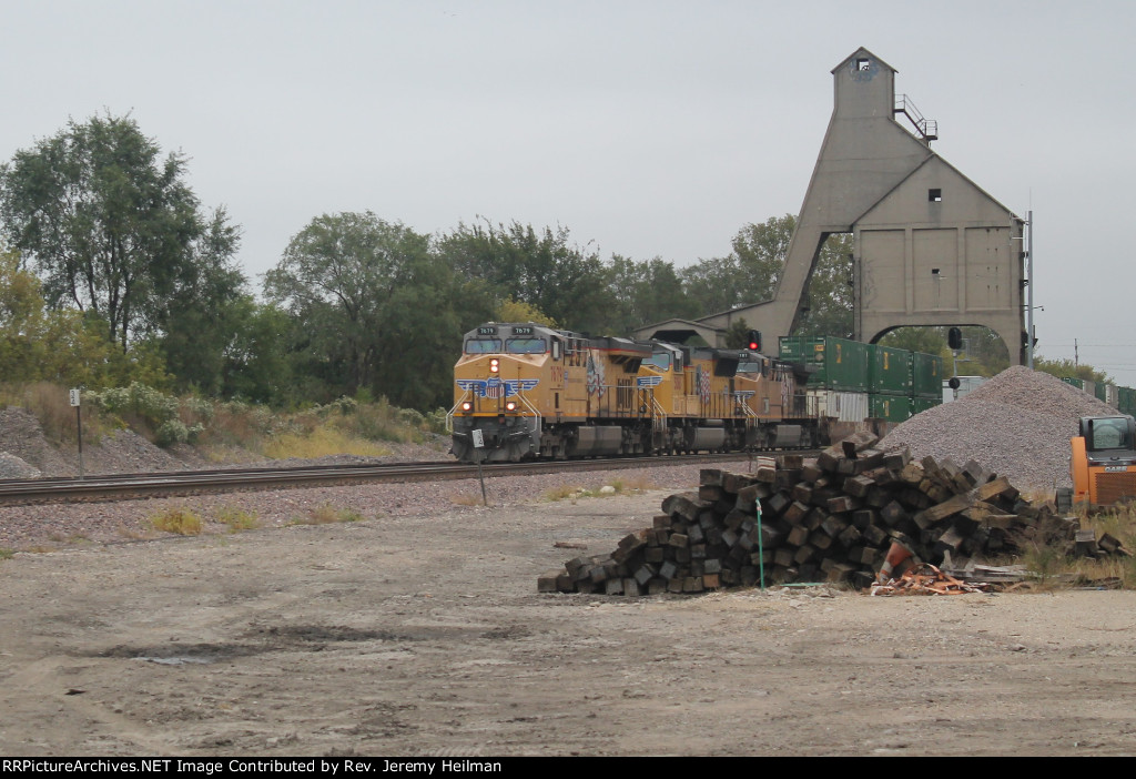 UP 7679 & others (1)